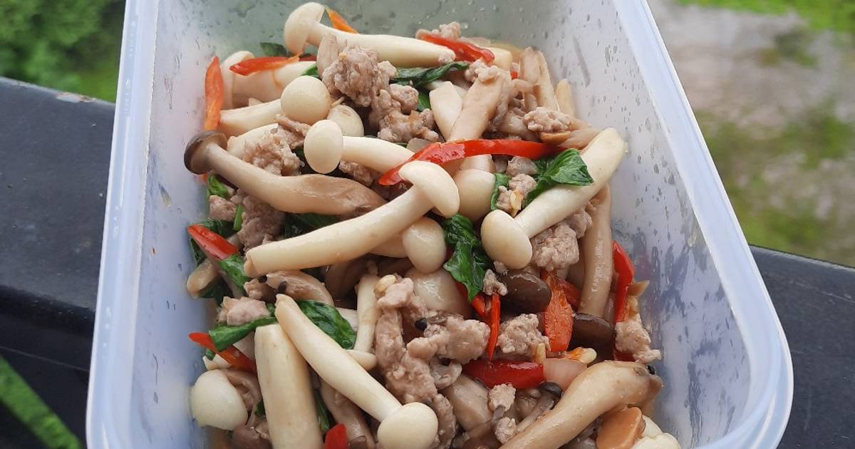 สูตร ผัดเห็ดเต้าเจี้ยวหมูสับใส่ใบโหระพา โดย DA Suchada - Cookpad