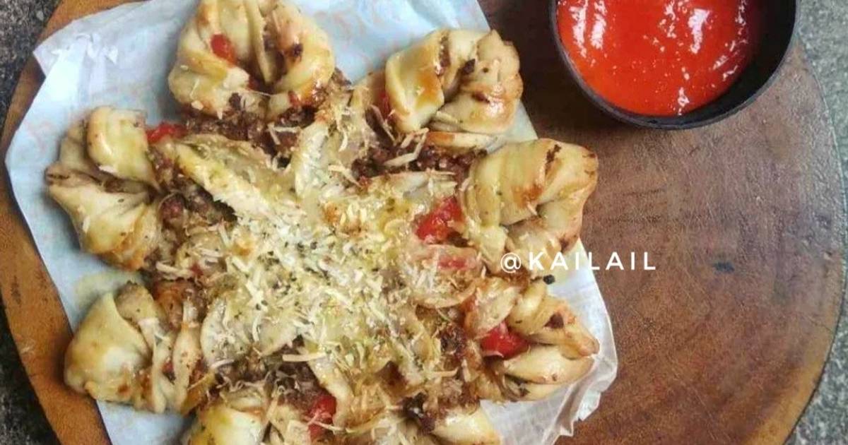 Resep Pizza Flower Thin oleh Laila El - Cookpad