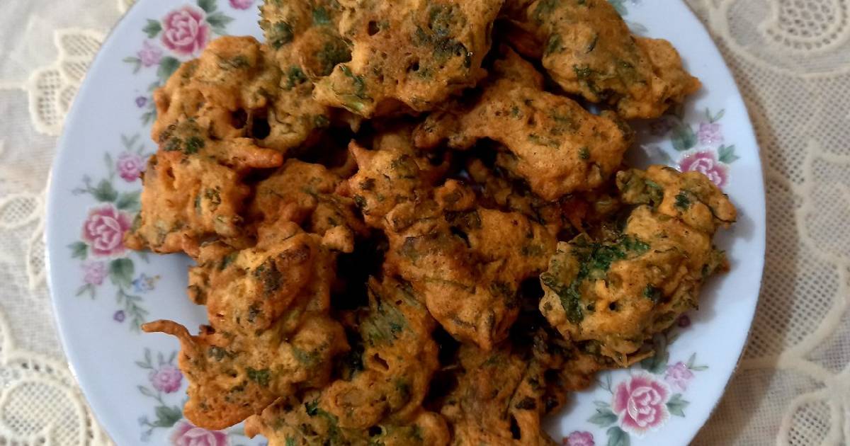 Coriander and onion pakoray Recipe by Kulsoom Bukhari - Cookpad