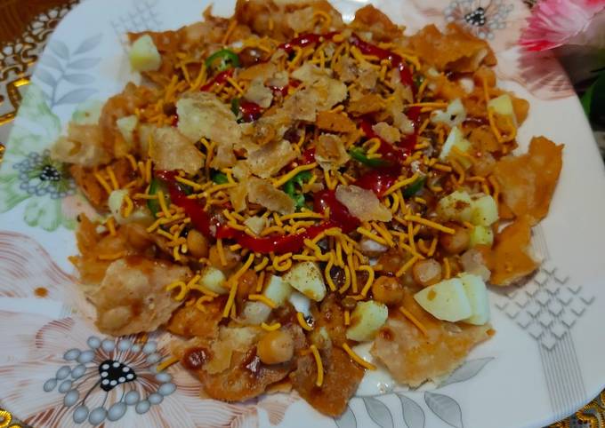 Papri/papdi chat Recipe by Sheenay Khan - Cookpad