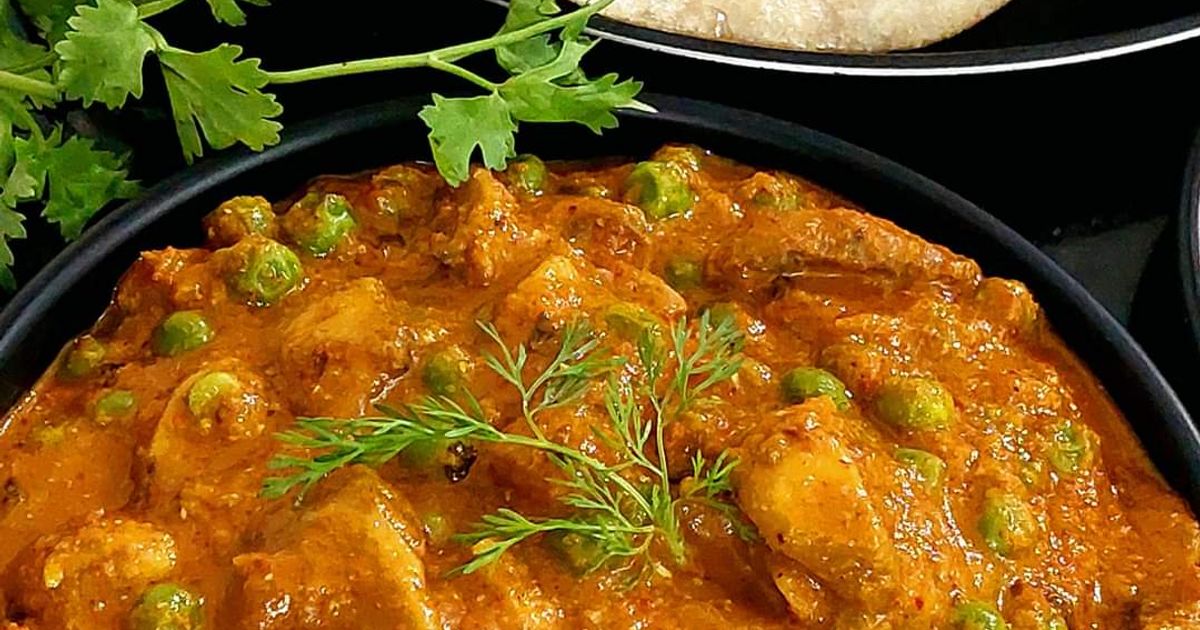 Mushroom Matar Masala Recipe by pragya bharti - Cookpad