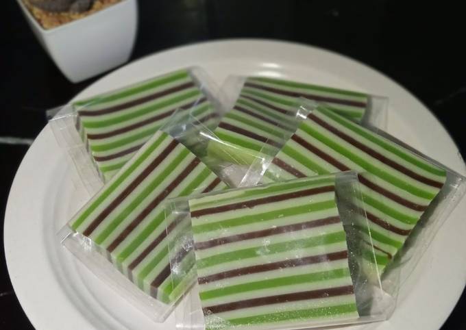 Resep Lapis rasa coklat, vanila, pandan oleh DapurMamakAZR - Cookpad