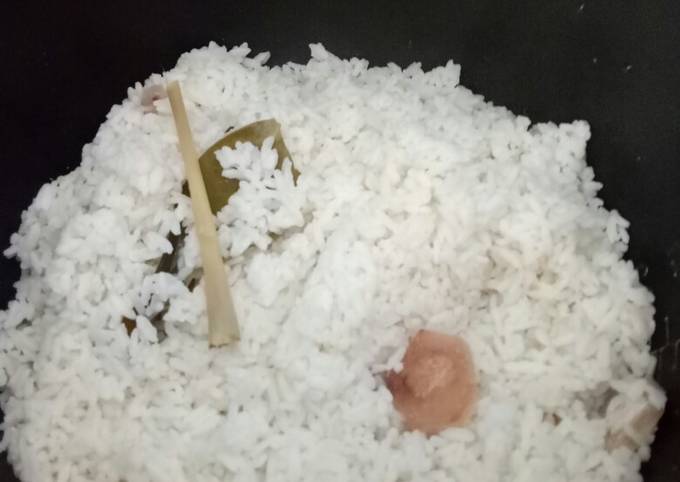 Resep Nasi uduk rice cooker oleh adelinadwp - Cookpad