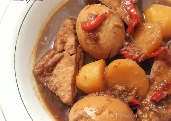 Resep Semur Telur Kentang Tahu oleh Martha Saragih Naibaho - Cookpad