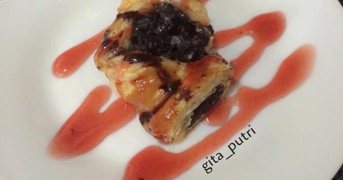 Resep Oreo Pastry Strawberry Sauce oleh Gita Putri - Cookpad