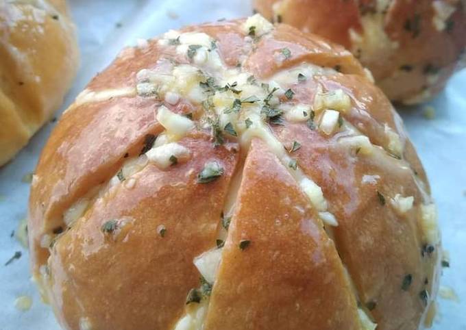 Resep Bechamel Garlic Bread oleh Dhini Pratiwi - Cookpad