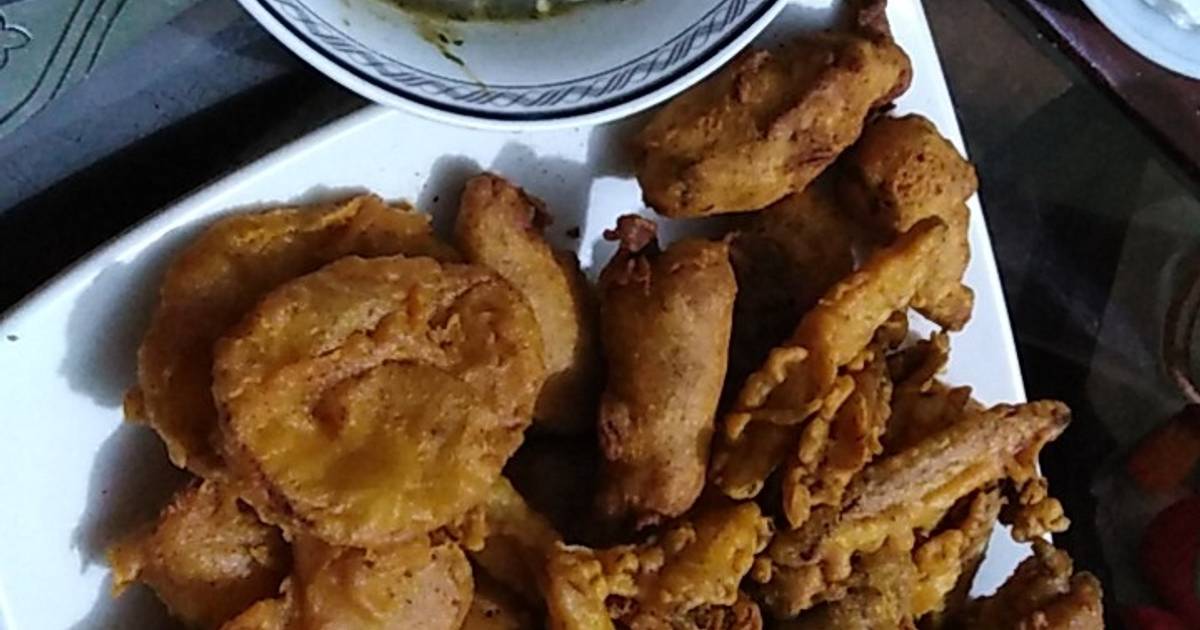 Pakora platter with green chatni Recipe by Aqsa Shaikh - Cookpad