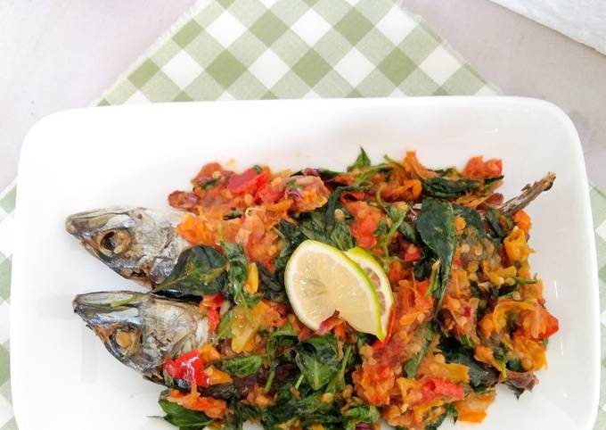 Resep Ikan Besek Pindang Sambal Kemangi Oleh Yulian Eka Cookpad