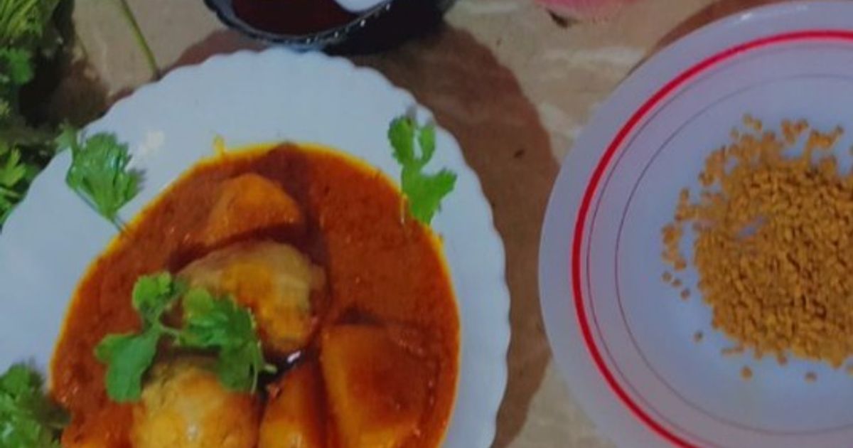 Andey Aloo Ka Salan Recipe by Beenish Moiz - Cookpad