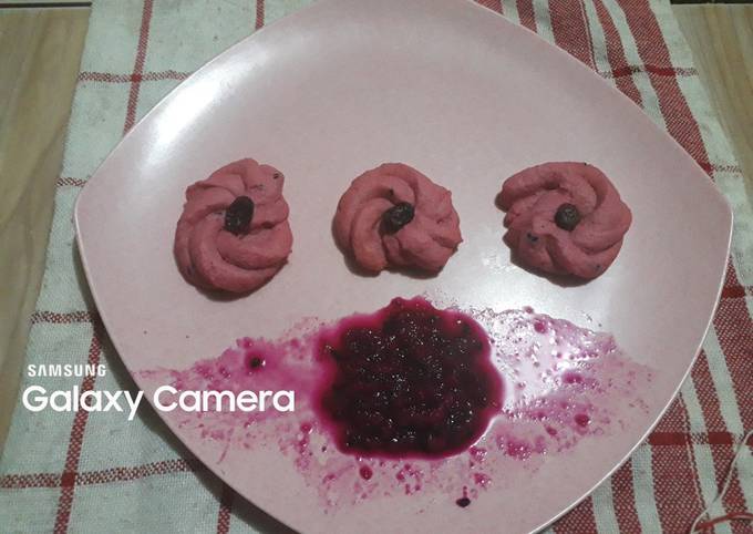 Resep Dragonfruit cookies oleh Tyas Utami - Cookpad