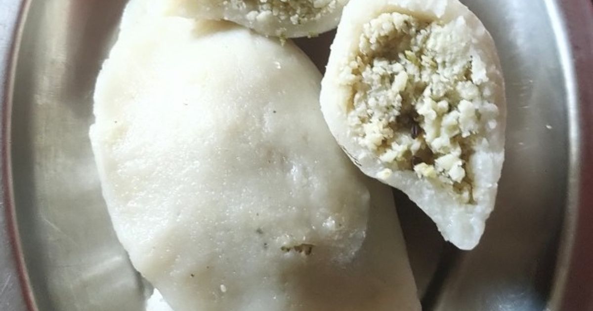 Urad Dal Steamed Kadabu Recipe by Suchitra S(Radhika S) - Cookpad