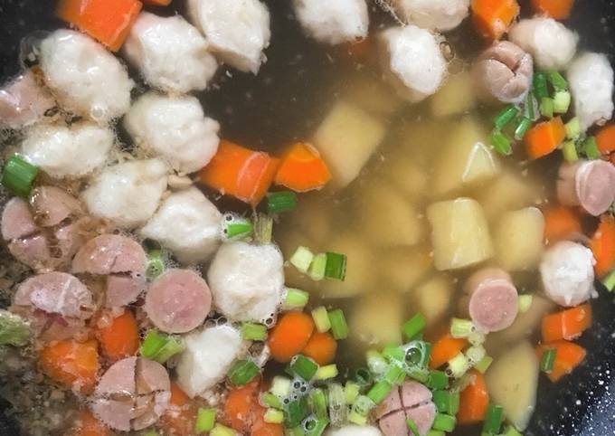 Resep Sop wortel kentang baso sosis simple oleh Leona Koe - Cookpad