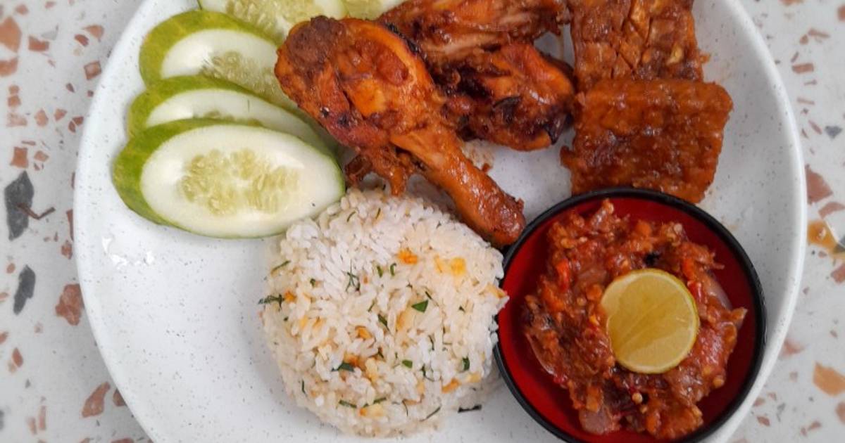 Resep Nasi Daun Jeruk dan Ayam Bakar bumbu Bacem oleh Nani Wahyuni ...