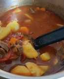Resep goulash Hungaria dengan daging empuk dan kuah kaya rempah