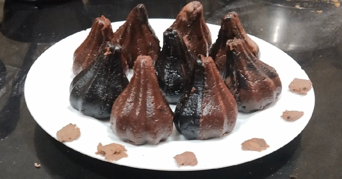 Chocolate Modak Oreo Plus Hide And Seek Recipe by Juhi Prakash Sewani ...