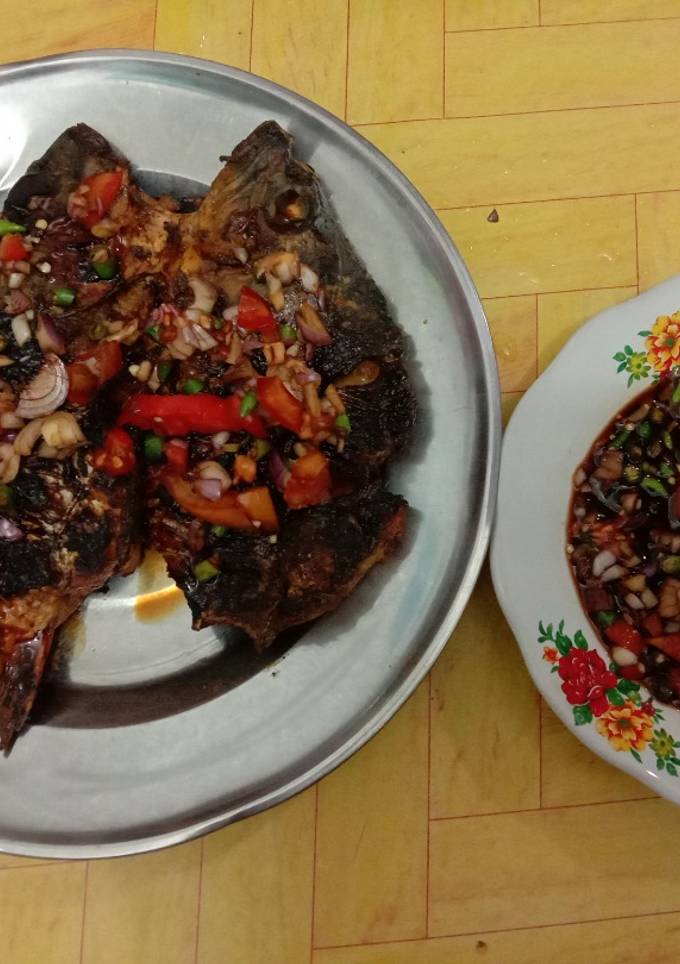 Resep Ikan Mas Bakar Sambal Kecap Matah oleh dhila siregar - Cookpad