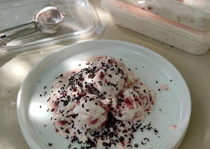 Resep Es Krim Oreo Homemade oleh desmawati kuretangin - Cookpad