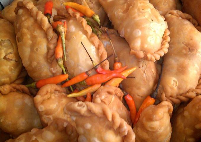 Resep pastel isi rougut ayam susu oleh Nathaliee Hioe - Cookpad