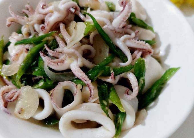 Resep Cumi masak cabe hijau oleh Arlina - Cookpad