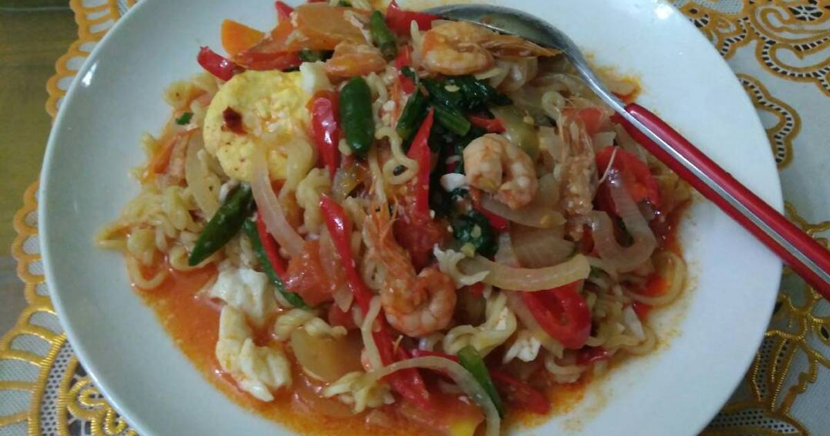 Resep Mie goreng Indomie rica-rica saus tiram oleh Qoniatu Zahro - Cookpad