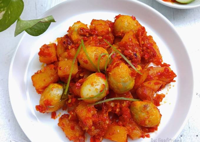 Resep Balado Telur puyuh Kentang oleh Liya fitriany - Cookpad
