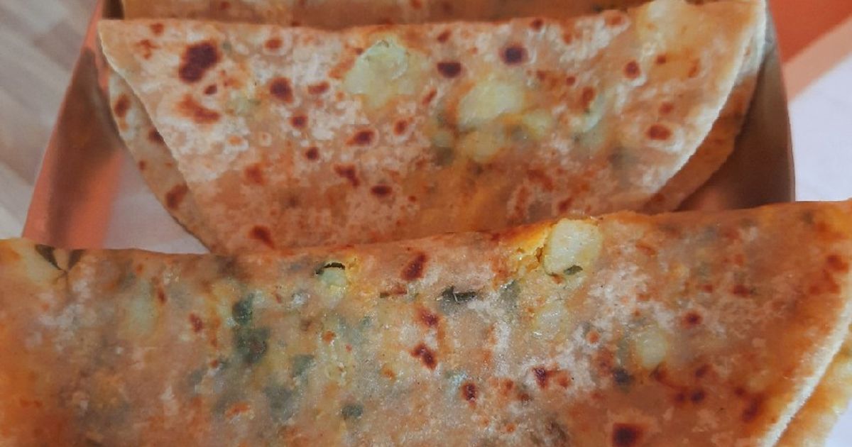 Alu Paratha Recipe by Mrs Prachi Umesh Taldevkar - Cookpad