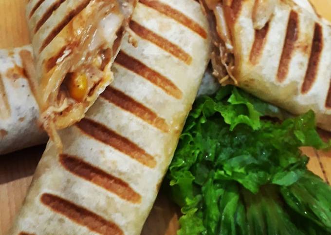 Chicken cheesy Wraps Recipe by Sadia Alvi - Cookpad