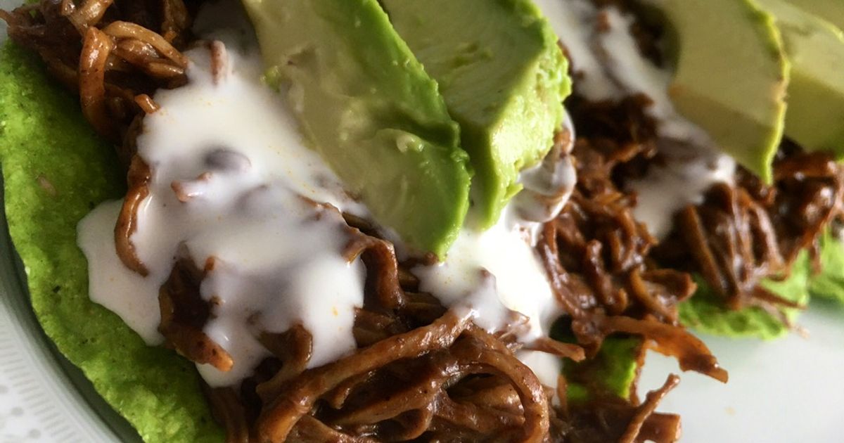 Tostadas De Pollo Con Mole Receta de Ma. Saray Andrade- Cookpad