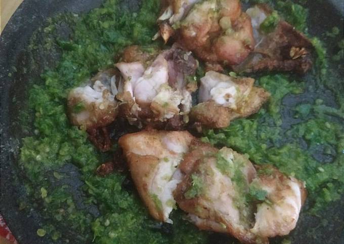 Resep Ayam Goreng Cabe Ijo oleh Dapur Jessie - Cookpad