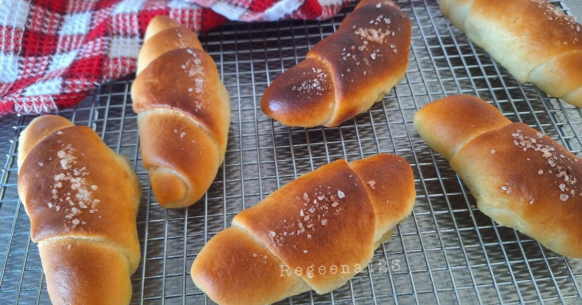 Resep Salt Bread Rolls/ Korean Shio Pan Bread oleh Regeena_123🌷 - Cookpad