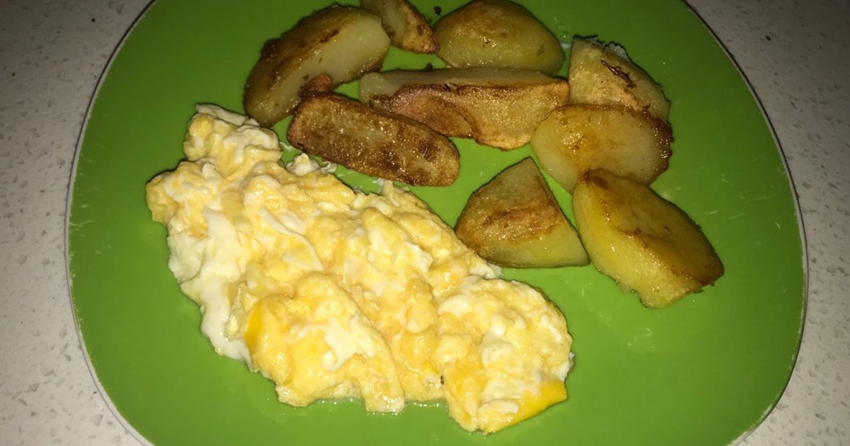 Papitas Doradas Con Huevos Revueltos Recipe by Patricia Quiroga Newbery ...