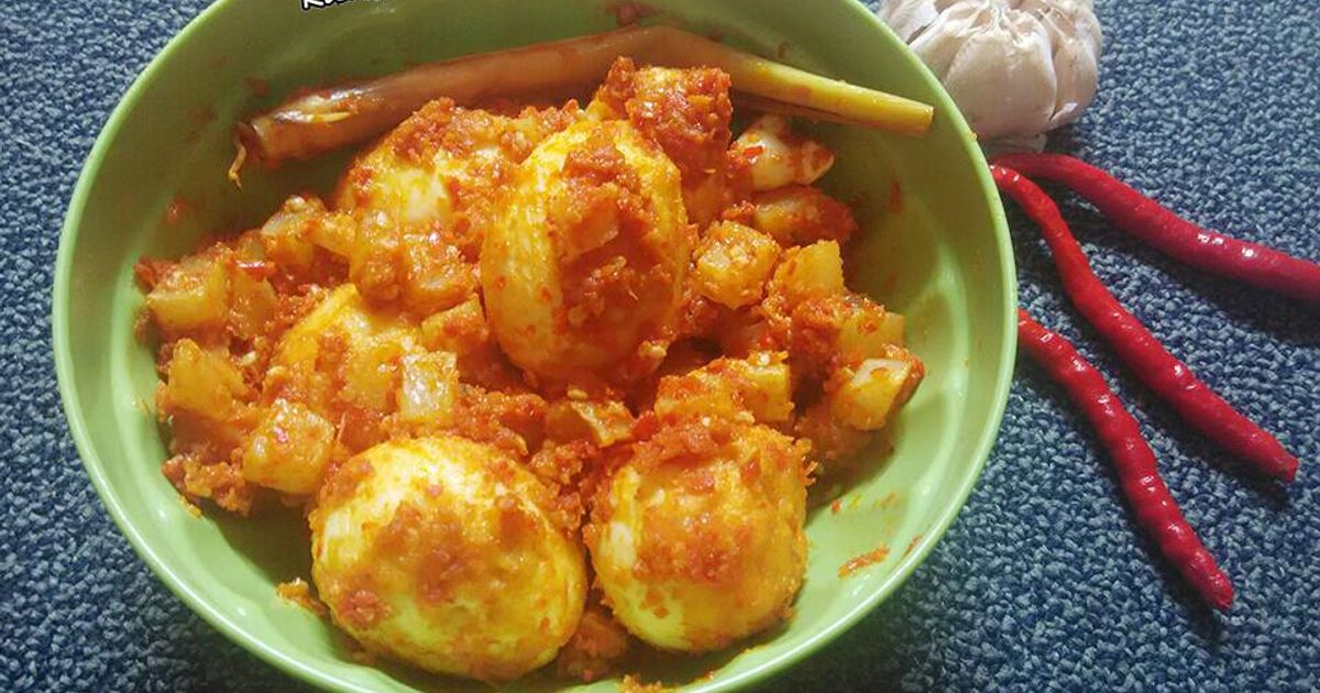 Resep Telur Balado + Kentang Mantap oleh Rahma Bule - Cookpad