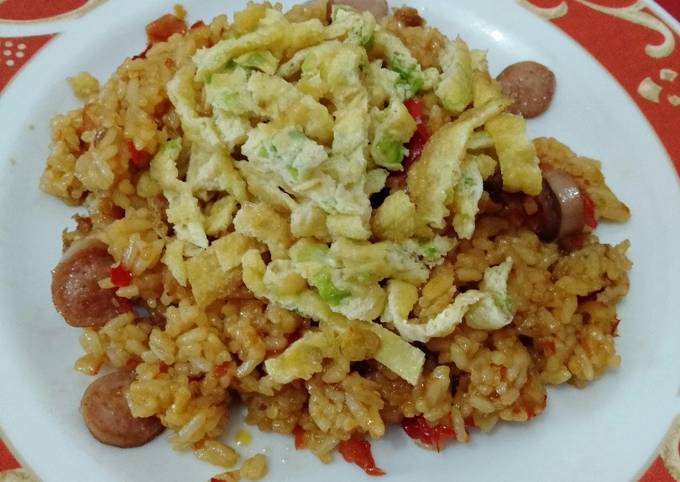 Resep Nasgor Pedas Simple oleh Indriana Octaviani - Cookpad