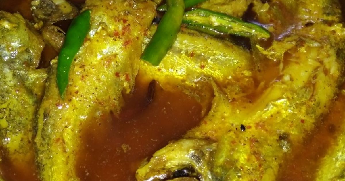 Satabdi Ghosh দ্বারা কাঁচা লঙ্কা দিয়ে পাবদা মাছের ঝাল(Kancha Lonka ...