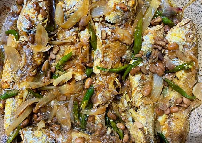 Resep Ikan Masak Tauco Gurih 😽 oleh Lucyana - Cookpad