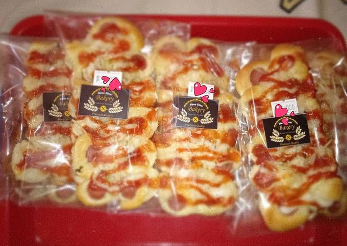 Resep Roti pizza mini oleh hj.ayu - Cookpad