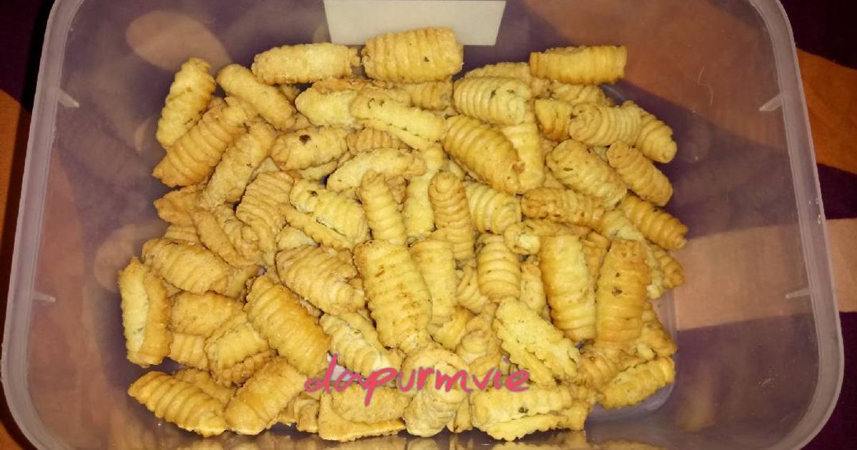 Resep Kue Bawang Renyah Gurih oleh Mvie - Cookpad
