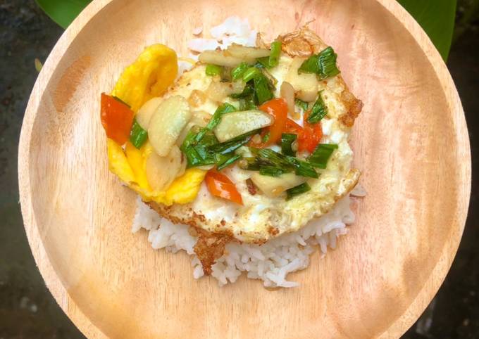 Resep Nasi Telur Ceplok Daun Bawang oleh Emily - Cookpad