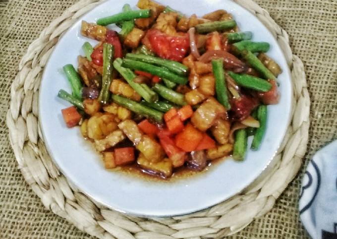 Resep Oseng Tempe Wortel Kacang Panjang oleh farida Sulthan 🇮🇩 (IG. Malika02782) - Cookpad