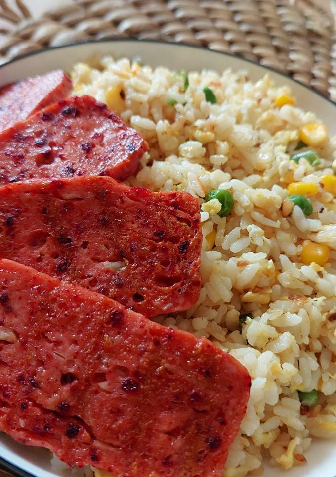 Resep Nasi goreng Ham ayam HOME MADE oleh Tia Firmansyah - Cookpad