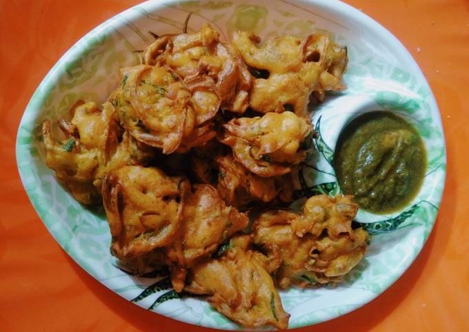 Crispy Crunchy Pyaaz Pakodi Recipe by Mridula Srivastava - Cookpad