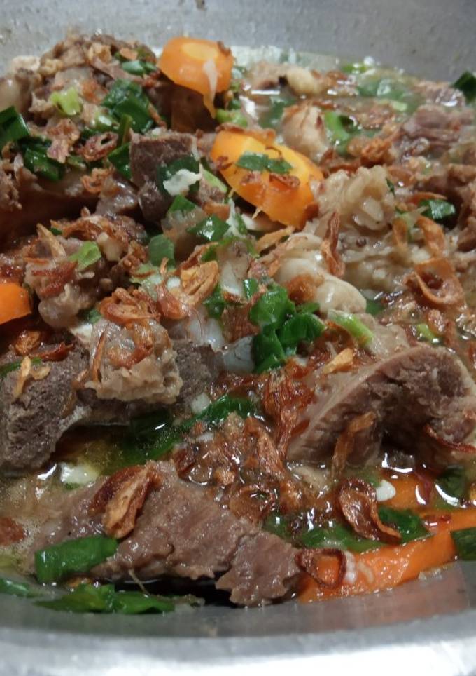 Resep Sop Tulang Sapi Dan Daging Koyor Ala Saya 🙋 oleh Tari Kayat - Cookpad