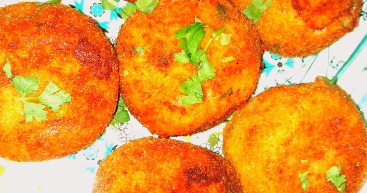 Crispy Potato Surprise Balls Recipe by Fatima Mustafa - Cookpad