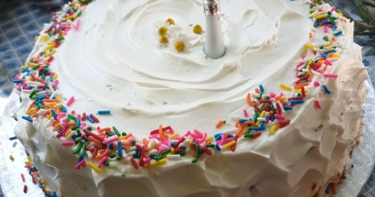 Torta Clásica De Cumpleaños Receta de Tati García- Cookpad