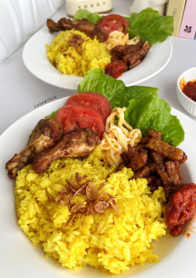 Resep Nasi Kuning Simple Wangi Gurih Pulen oleh Sinthia Tan - Cookpad
