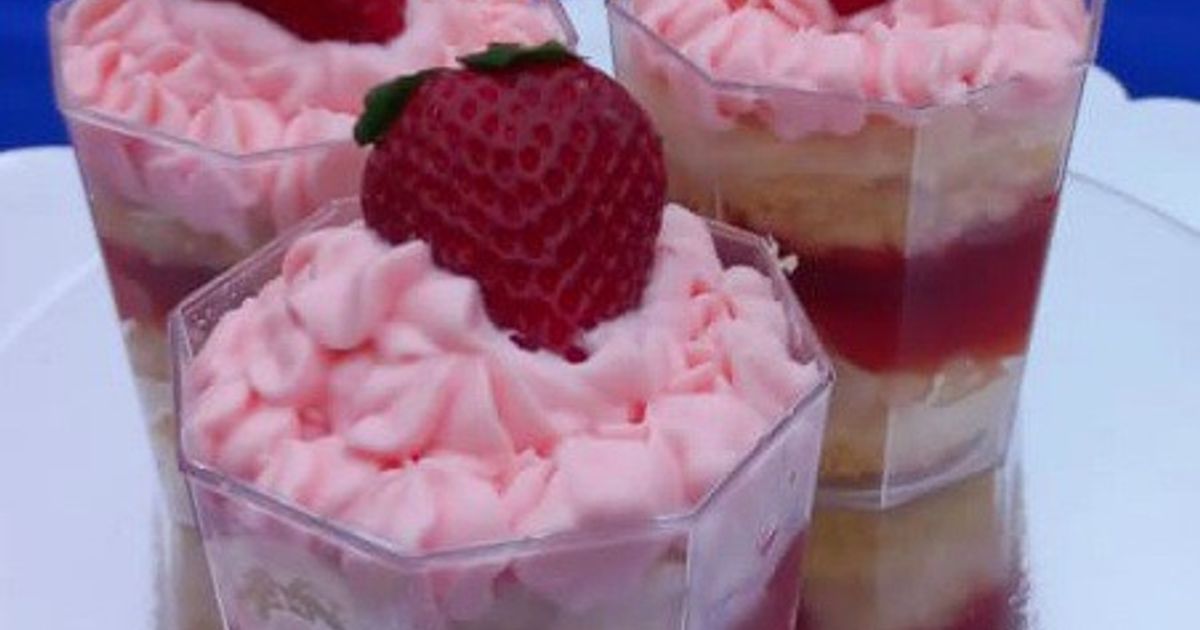 Postre De Frutilla En Vasitos Receta de Valeria Banegas- Cookpad