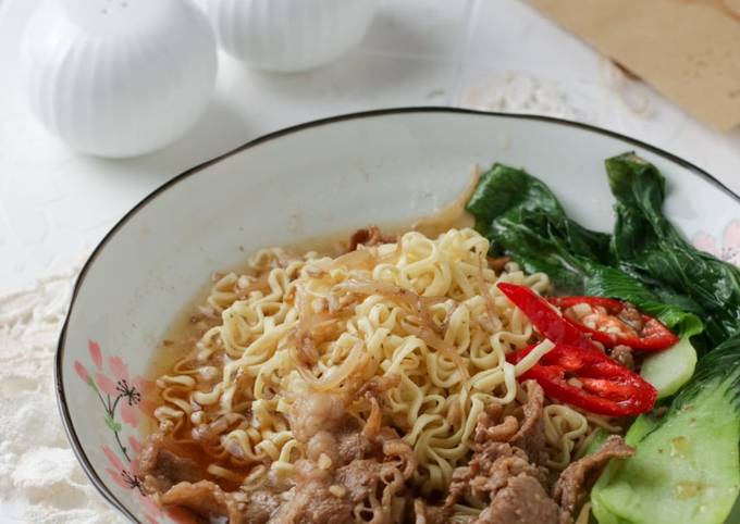 Resep Mie kuah kecap oleh cutzamania - Cookpad