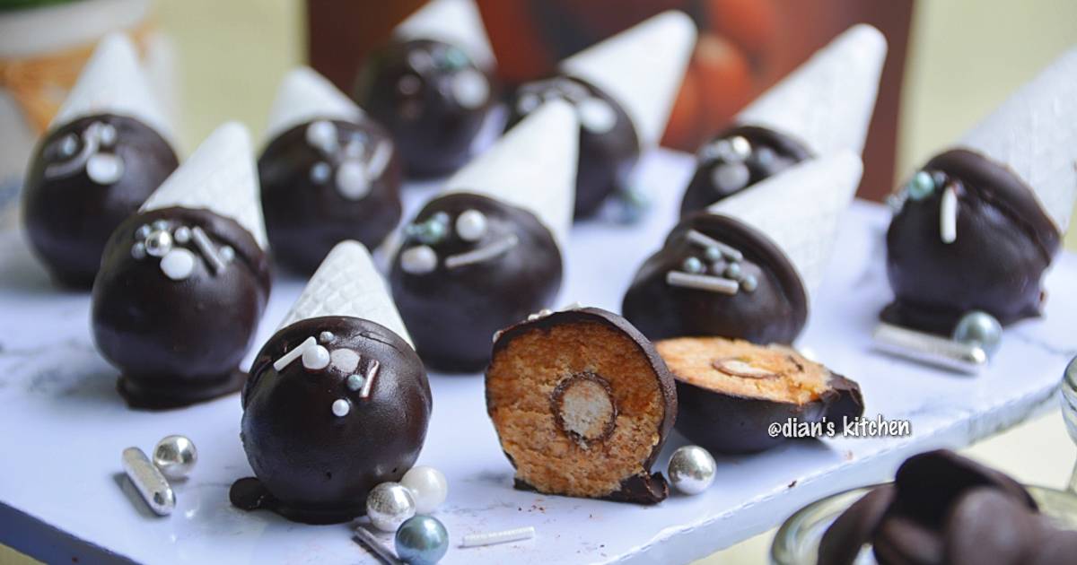 Resep Bola Coklat isi Biskuit (choco ball) oleh • dian's kitchen ...