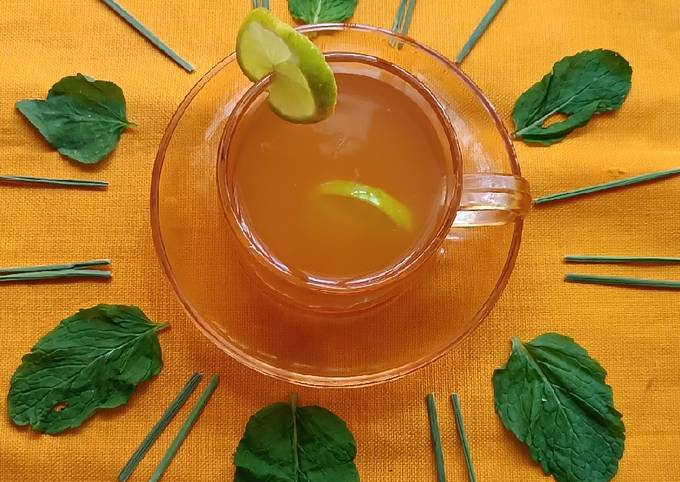 Mint leaves and Lemon Grass Ginger Tea Recipe by Sangita Vyas - Cookpad