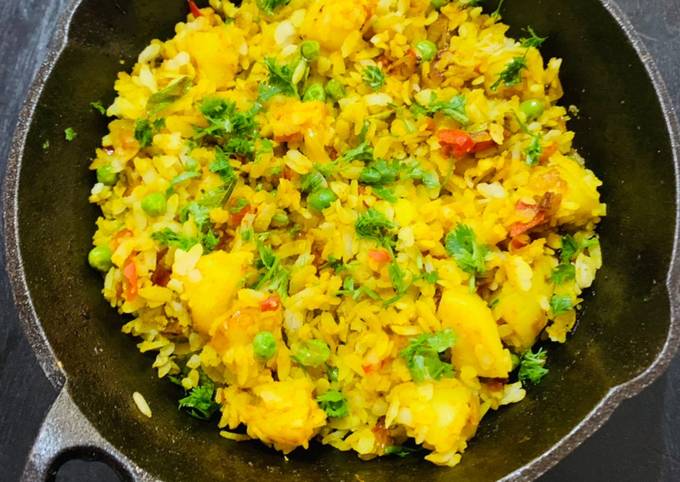 Aloo Matar Chatpata Poha (Flattened rice with peas and potatoes) Recipe ...